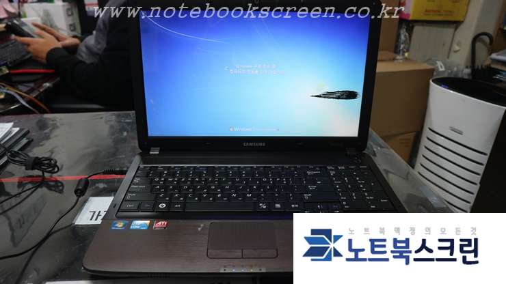 부산노트북액정교체 삼성 NT-R540-PS53M 액정파손 수리사례/당일교체 후 당일발송 > 실시간수리현황 - 노트북액정수리 화면깨짐 액정고장 패널교체 | [노트북스크린 ...