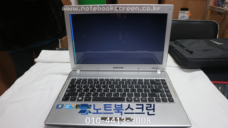 어정역노트북수리 삼성NT-Q330-PS55 화면세로줄 - 케이블접촉불량 > 실시간수리현황 - 노트북액정수리 화면깨짐 액정고장 패널교체 | [노트북스크린] 노트북액정수리 메인 ...
